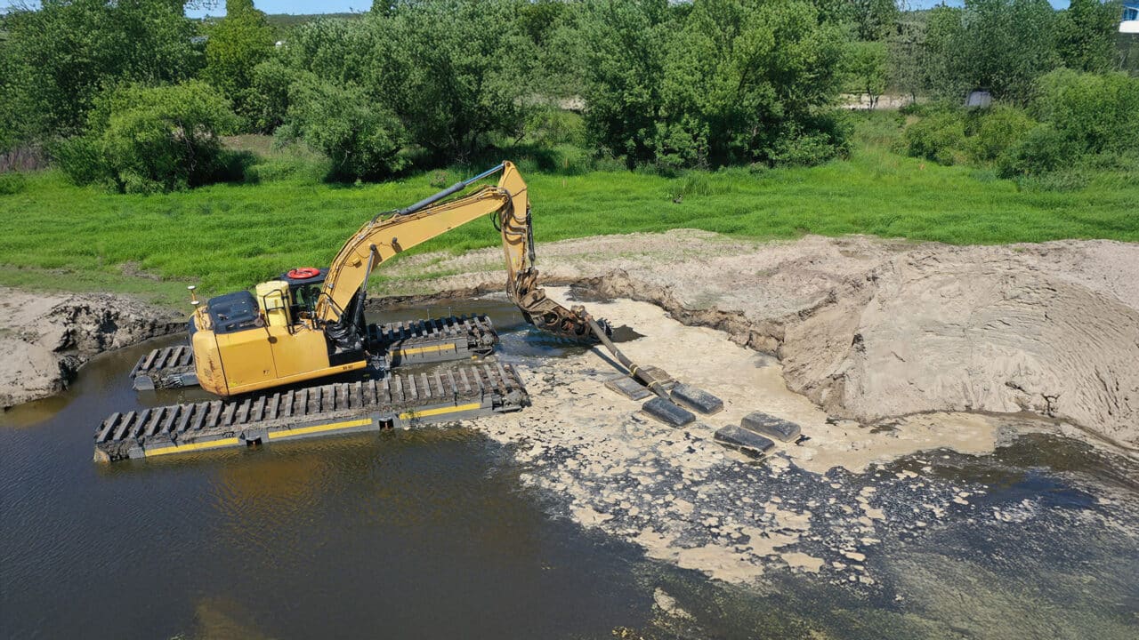 Amphibious Dredging Excavators for Swamps & Shallow Waters