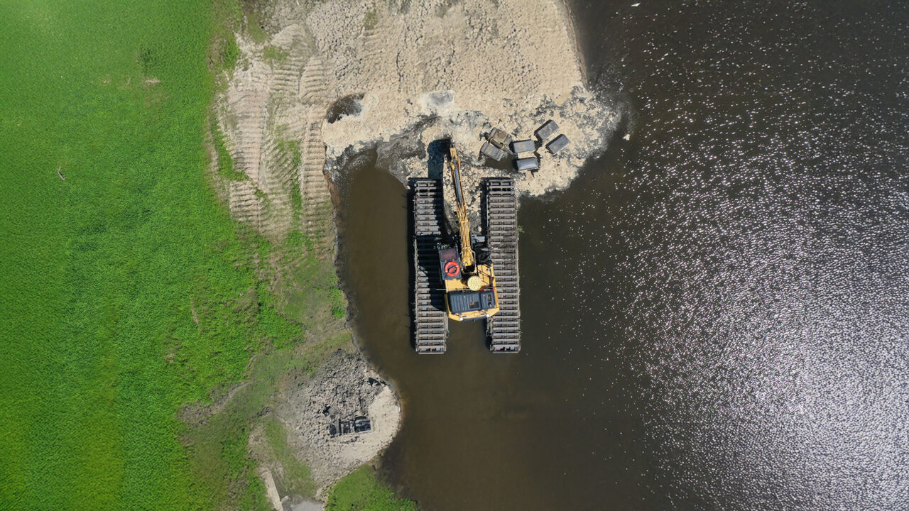 Amphibious Dredging Excavators for Swamps & Shallow Waters